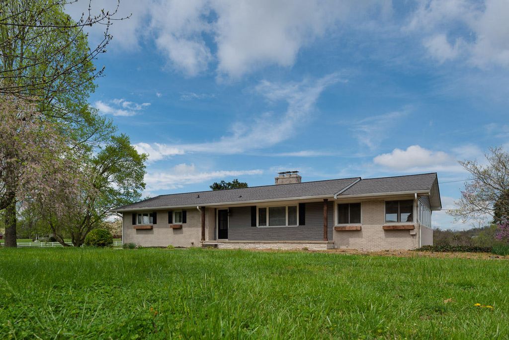 7916 Oak Ridge Hwy, Knoxville, TN 37931 - See Est. Value, Schools & More