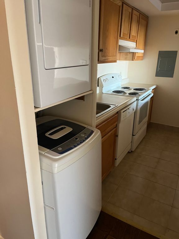 417-424 Main St #8F, Hackensack, NJ 07601 - See Est. Value, Schools & More