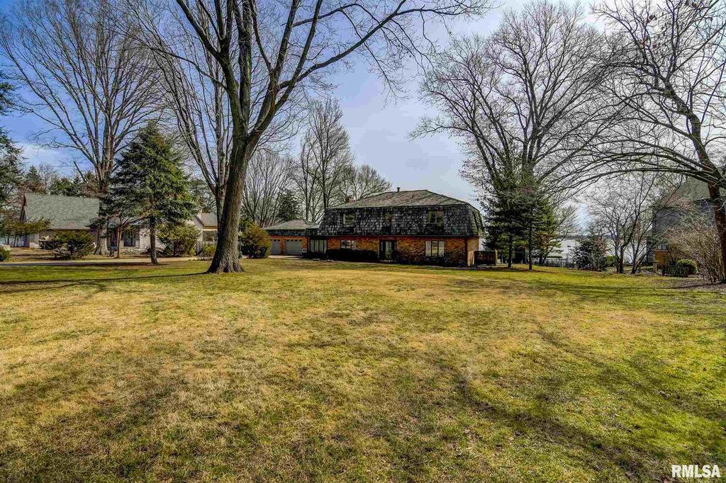 144 E Hazel Dell, Springfield, IL 62712 - See Est. Value, Schools & More