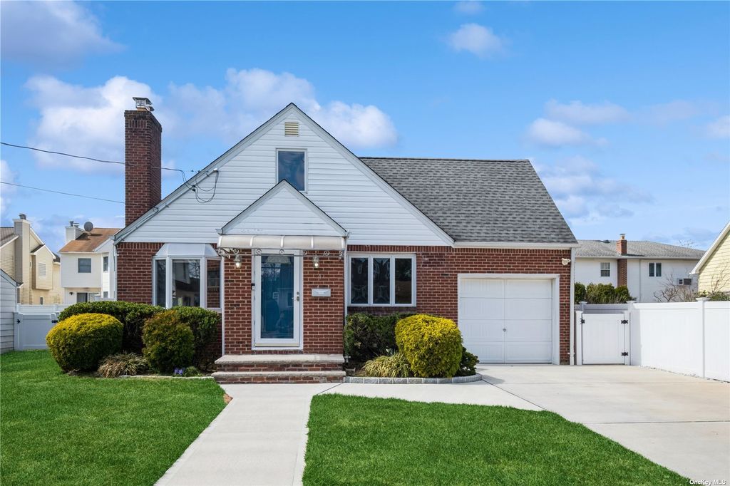 4 Lee Avenue, Albertson, NY 11507 | Trulia