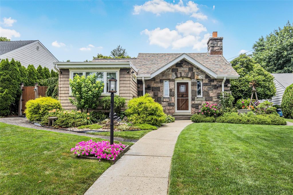 429 Park Avenue, Yonkers, NY 10703 - See Est. Value, Schools & More