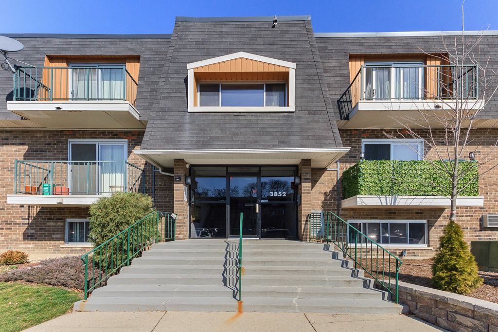 3852 S Parkway Dr #1A, Northbrook, IL 60062 - See Est. Value, Schools ...