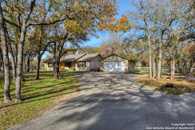 741 KILLARNEY RD, Floresville, TX 78114 | MLS# 1781677 | Trulia