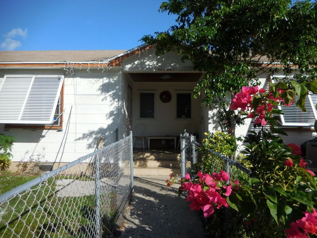 701 N E Street, Lake Worth, FL 33460 - See Est. Value, Schools & More