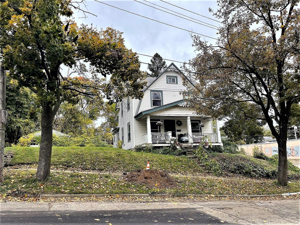 549 North Ave NE, Grand Rapids, MI 49503 - See Est. Value, Schools & More