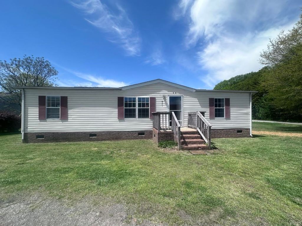 821 Henderson Rd, Chesnee, SC 29323 - See Est. Value, Schools & More
