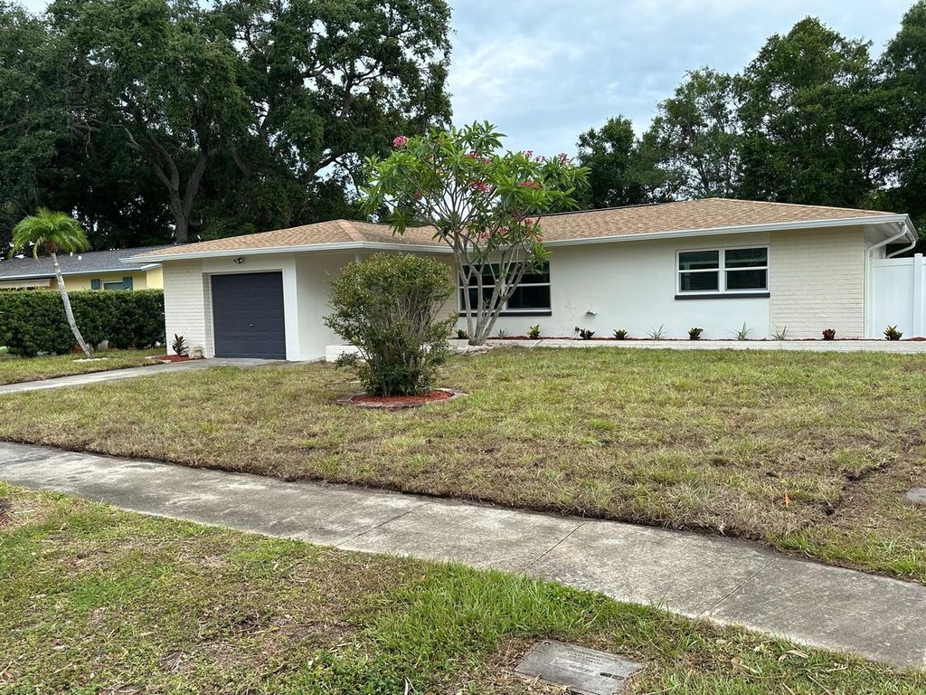 13583 Imperial Grove Dr N, Largo, FL 33774 - See Est. Value, Schools & More