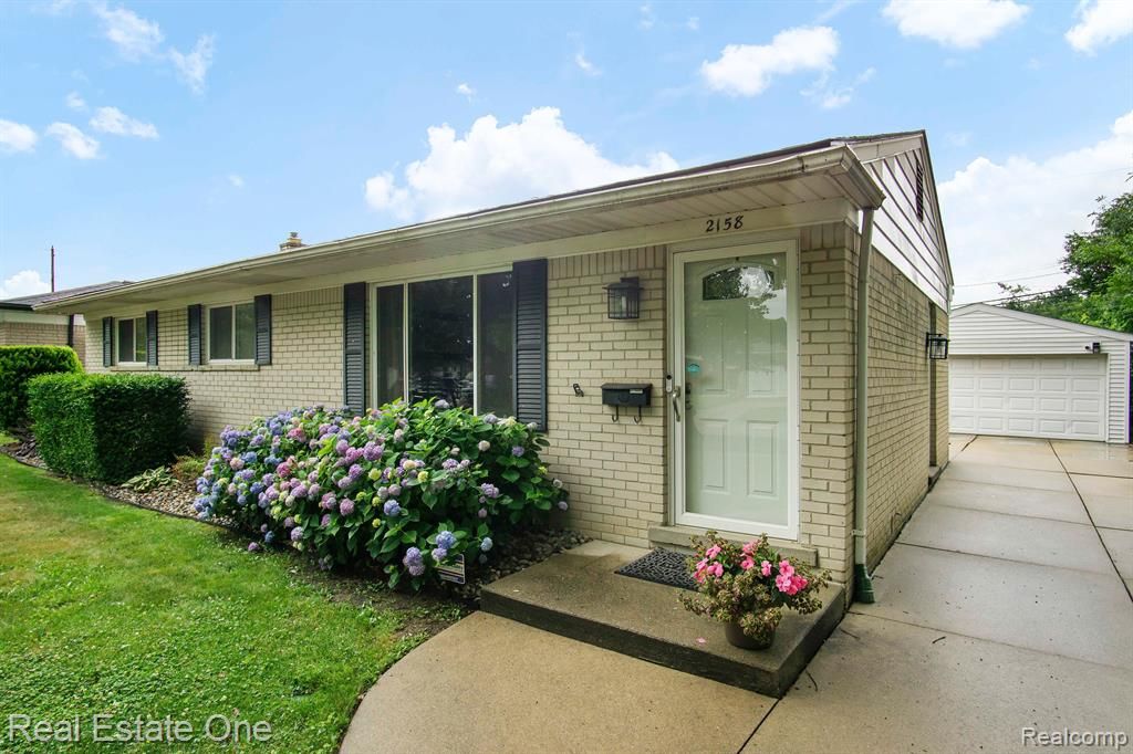 2158 Stratford Dr, Troy, MI 48083 | Trulia