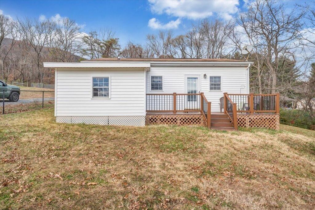 495 3rd St, Buchanan, VA 24066 - See Est. Value, Schools & More