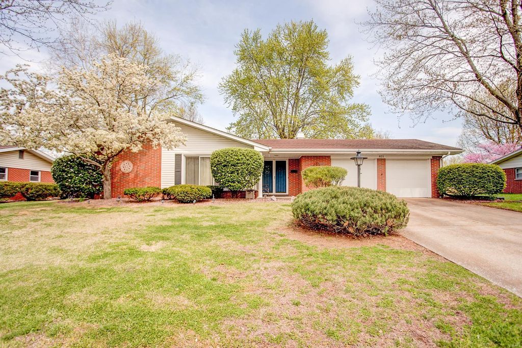 821 Blue Ridge Dr, Belleville, IL 62223 - See Est. Value, Schools & More
