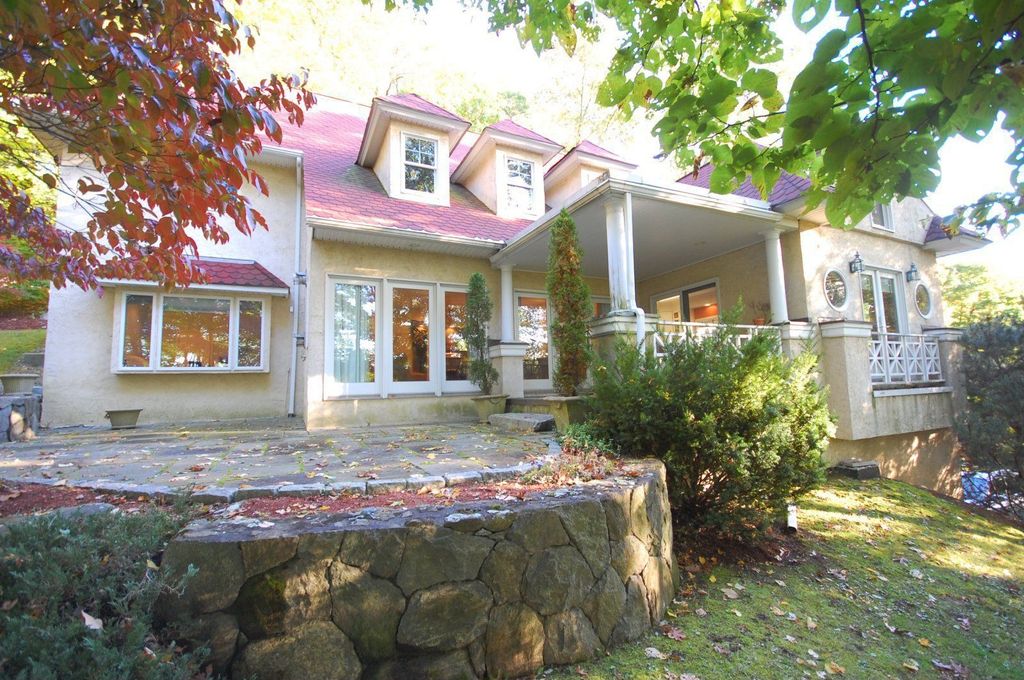 26 Eaton Ct, Wellesley, MA 02481 - See Est. Value, Schools & More