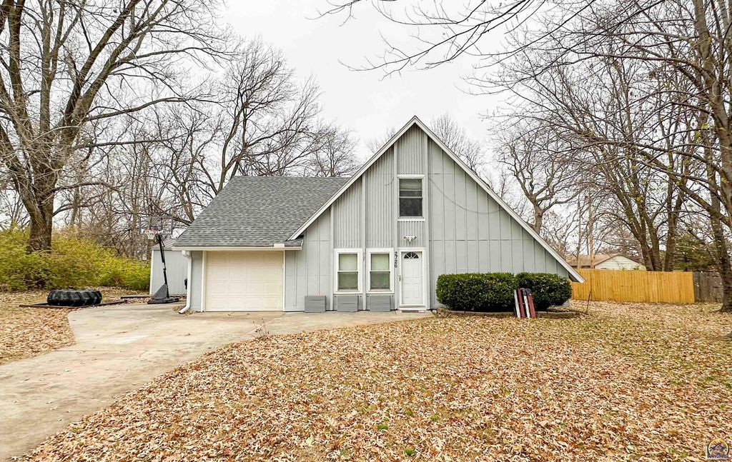 2726 SE 33rd Ter, Topeka, KS 66605 - See Est. Value, Schools & More