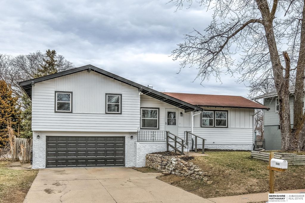 9486 Maple St, Omaha, NE 68134 - See Est. Value, Schools & More