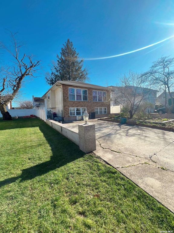 192 Bedford Ave, Garden City Park, NY 11040 | MLS# 3540283 | Trulia