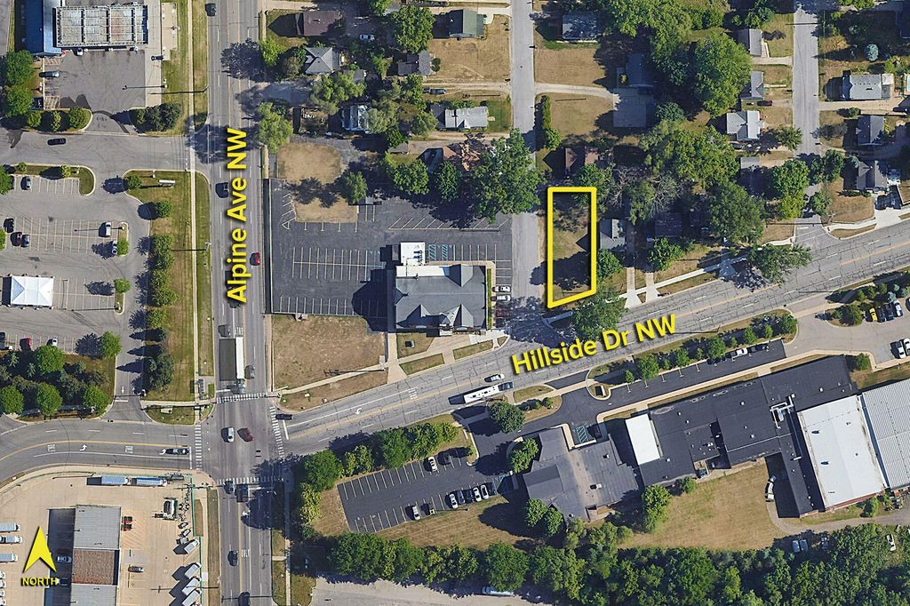 2441 Hillside Dr NW, Grand Rapids, MI 49544 - See Est. Value, Schools ...