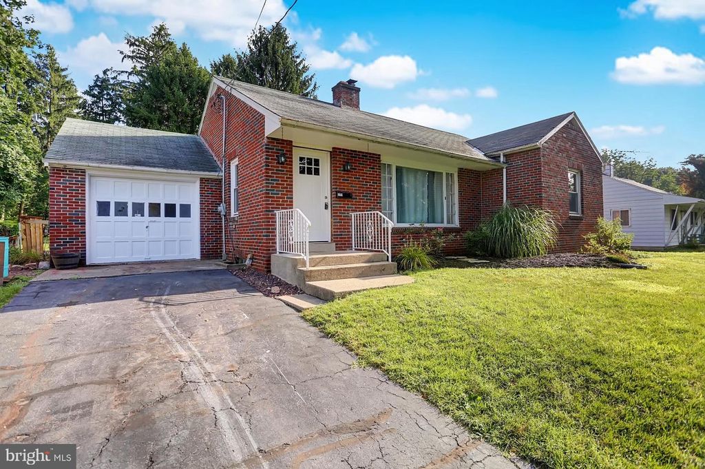 319 4th St, Shoemakersville, PA 19555 - See Est. Value, Schools & More