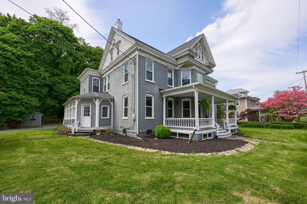 2404 Lititz Pike, Lancaster, PA 17601 - See Est. Value, Schools & More