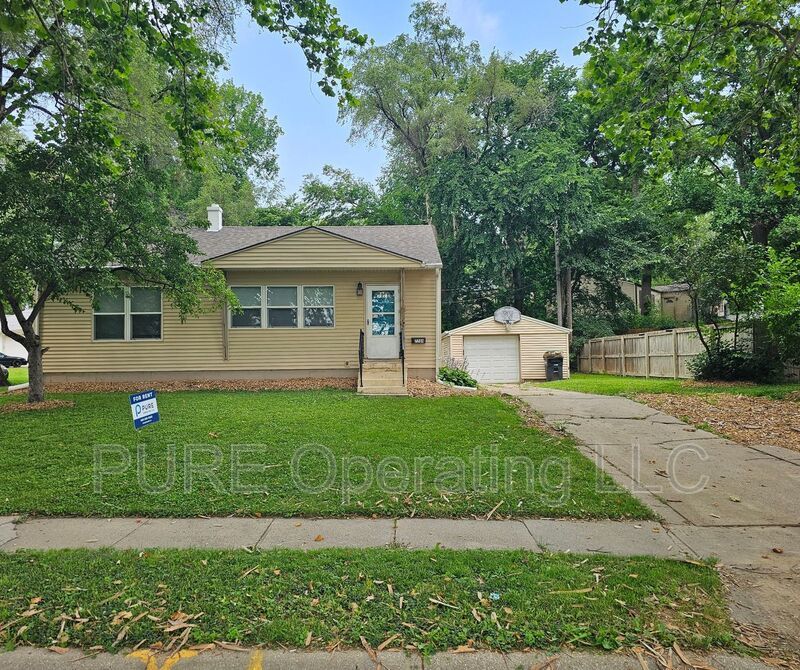 7704 Webster St, Omaha, NE 68114 - See Est. Value, Schools & More
