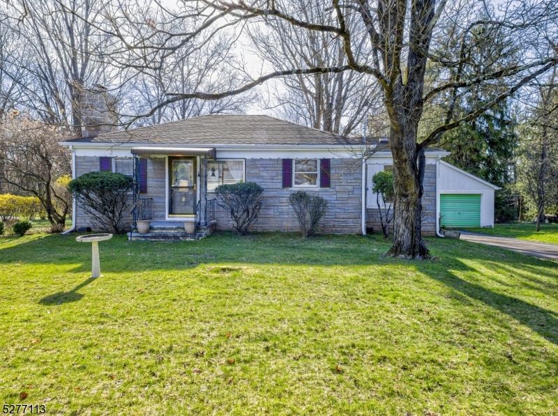 8 Maple Ln, Whitehouse Station, NJ 08889 - See Est. Value, Schools & More