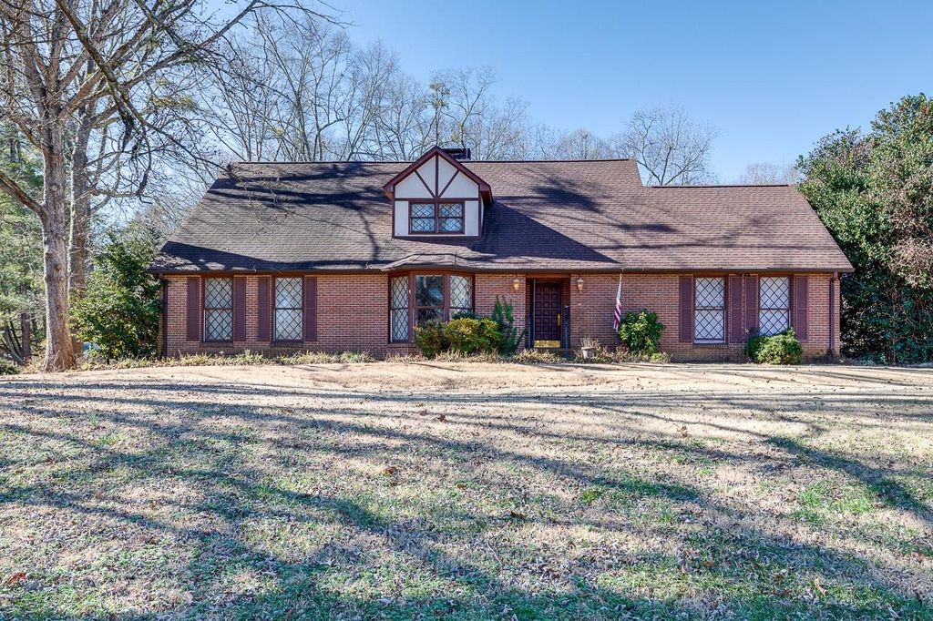 301 Crestview Ln, Spartanburg, SC 29301 - See Est. Value, Schools & More