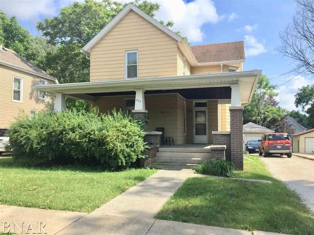805 Bell St, Bloomington, IL 61701 - See Est. Value, Schools & More