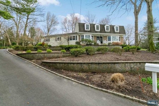 7 Highview Ct, Closter, NJ 07624 | Trulia