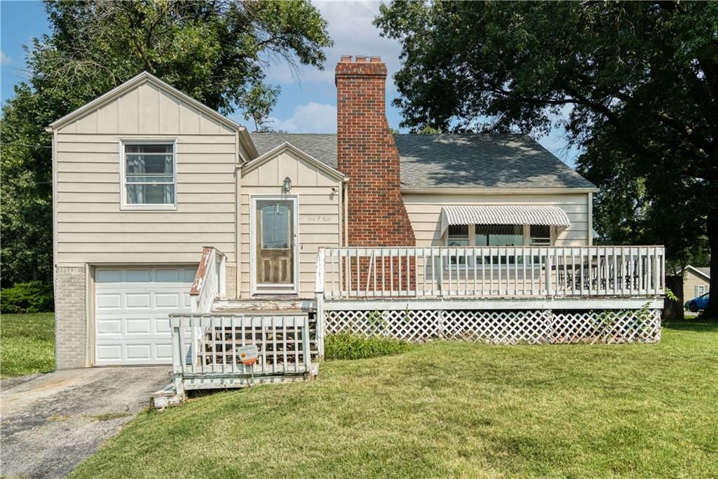 908 NE Maple Dr, Kansas City, MO 64118 - See Est. Value, Schools & More