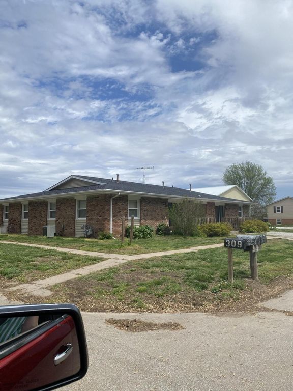 101 Center St, Hamburg, IA 51640 - See Est. Value, Schools & More