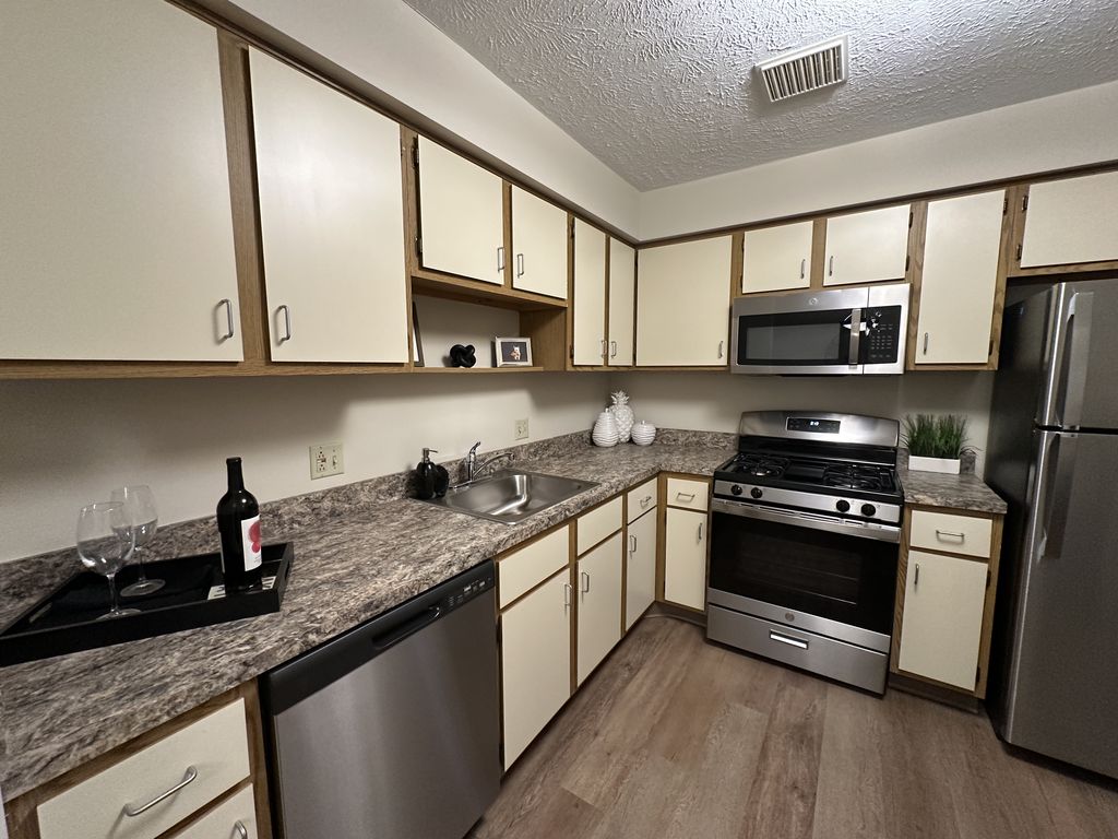 27080 Oakwood Dr #M-0104, Olmsted Falls, OH 44138 - See Est. Value ...