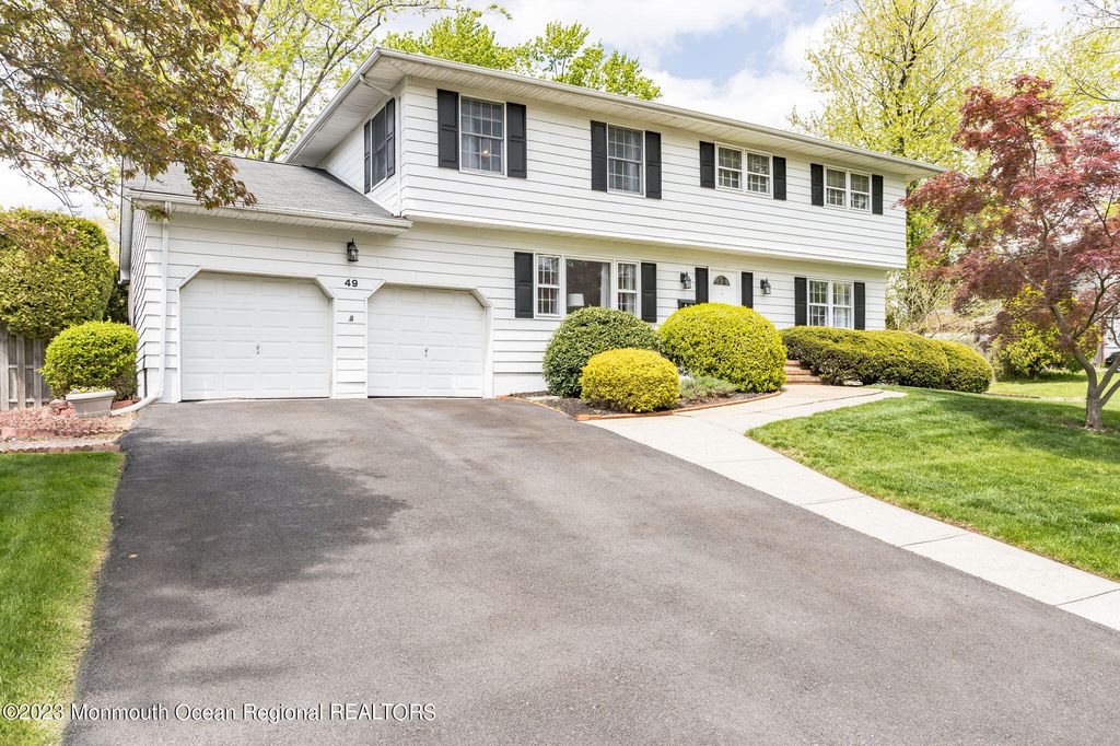49 Chestnut Drive, Matawan, NJ 07747 - See Est. Value, Schools & More