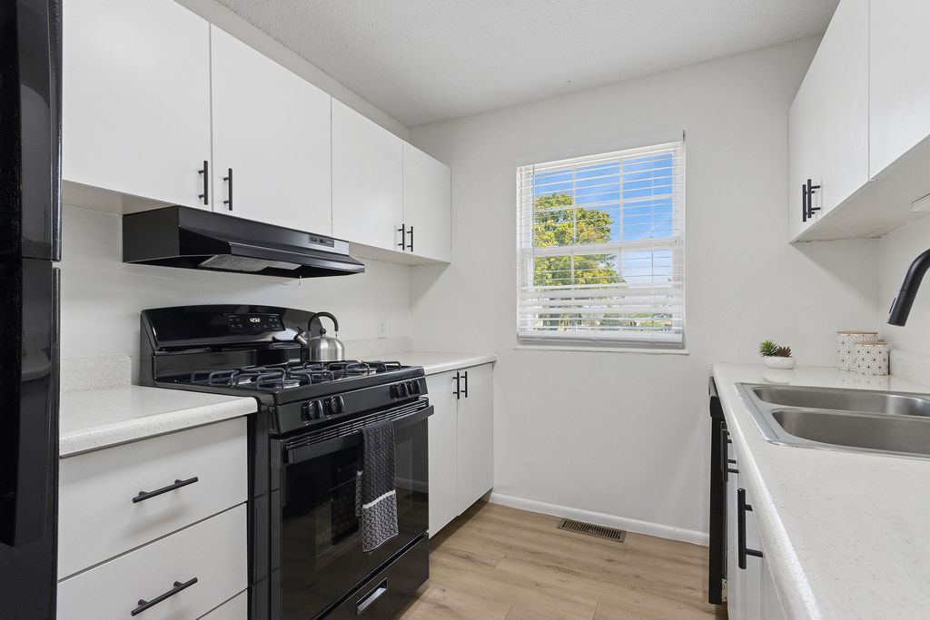 10304 Oxford Hills Dr #OH94-7, Saint Louis, MO 63105 - See Est. Value ...