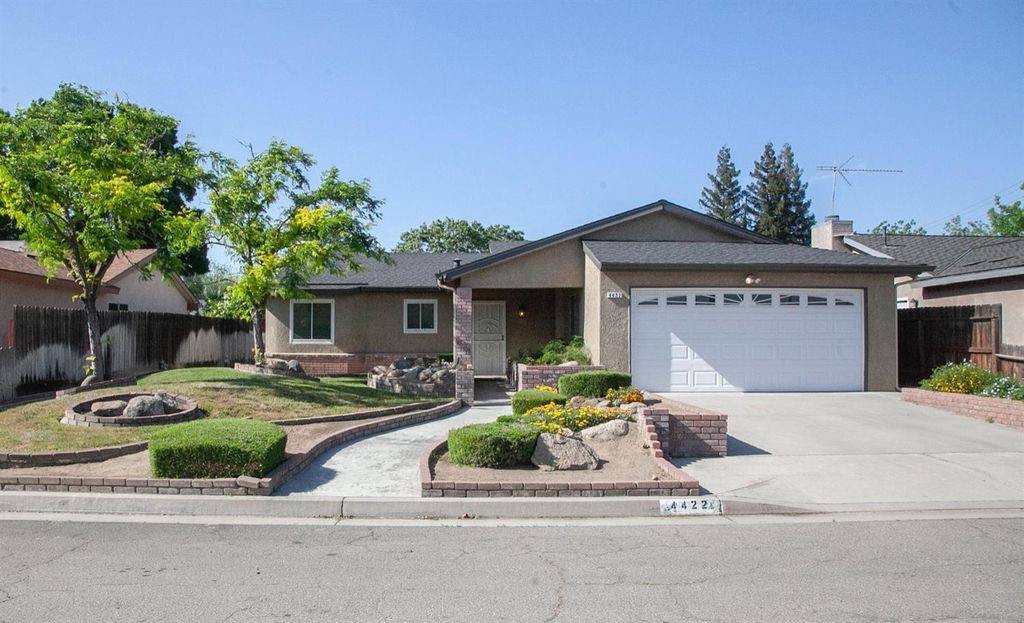 4422 W Brown Ave, Fresno, CA 93722 - See Est. Value, Schools & More