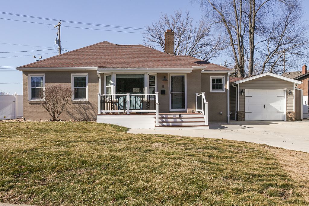 5 Alexander Ct, Normal, IL 61761 - See Est. Value, Schools & More