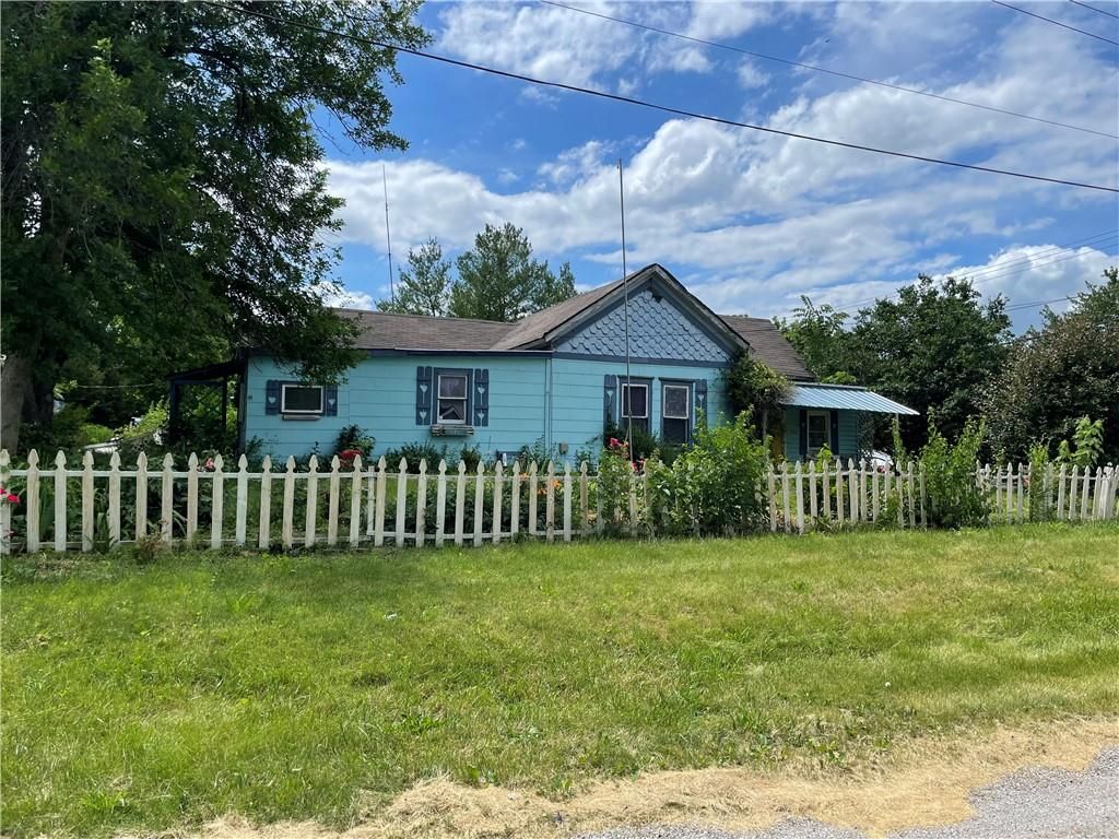 202 S Pine St, Gallatin, MO 64640 - See Est. Value, Schools & More