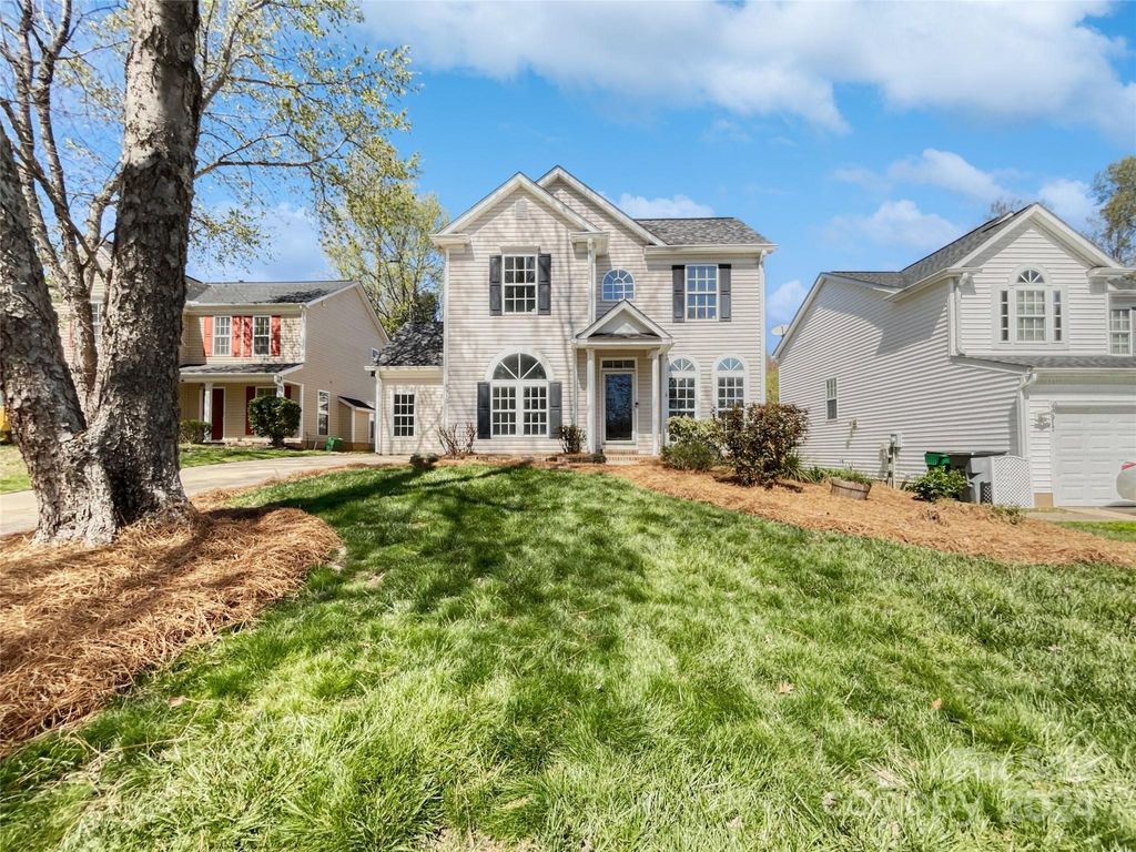 8913 Treyburn Dr, Charlotte, NC 28216 - See Est. Value, Schools & More