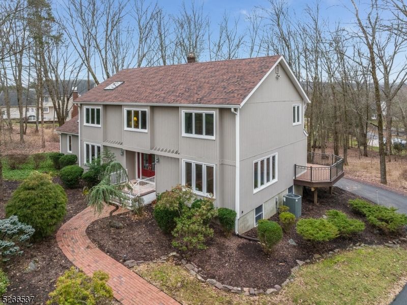 8 Bedford Ct, Annandale, NJ 08801 - See Est. Value, Schools & More