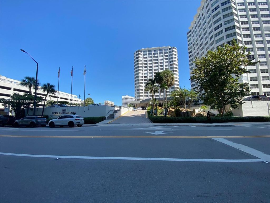 825 Brickell Bay Dr #1050, Miami, FL 33131 - See Est. Value, Schools & More