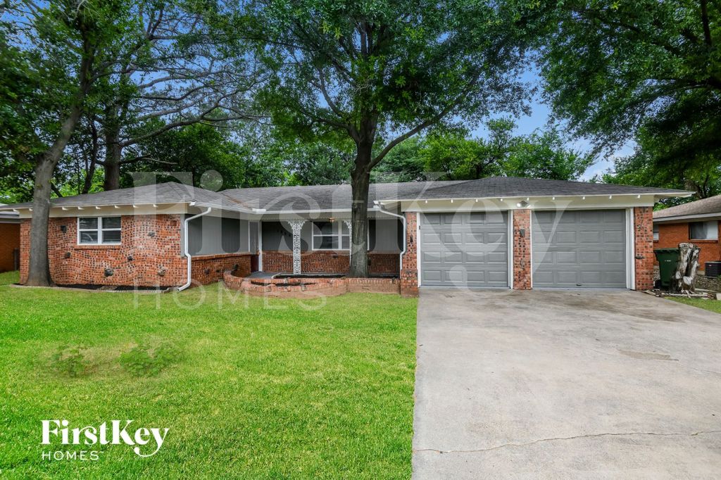 1033 Cavender Dr, Hurst, TX 76053 - See Est. Value, Schools & More