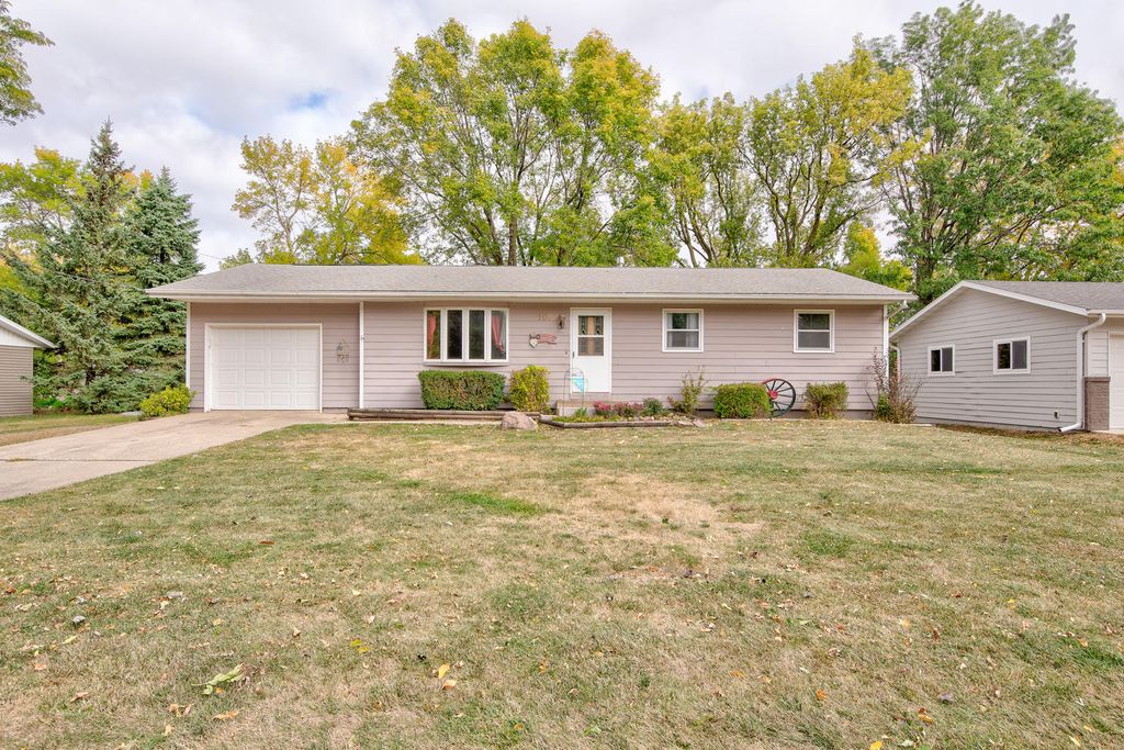 108 23rd St, Spirit Lake, IA 51360 - See Est. Value, Schools & More