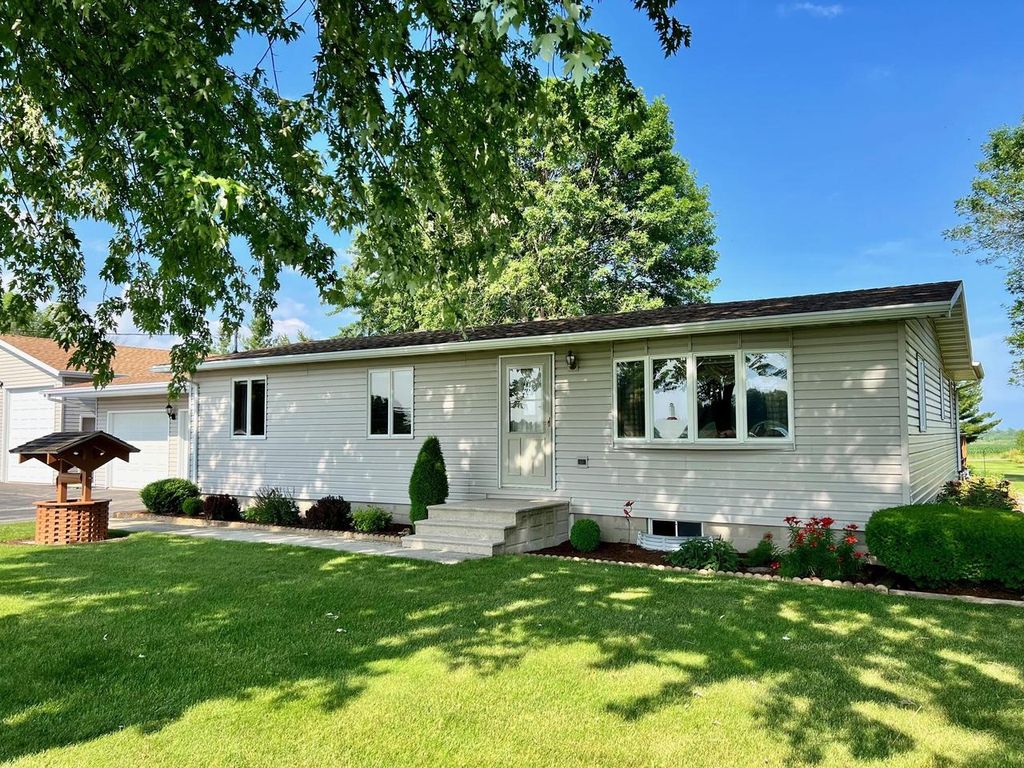 5227 Wagon Wheel Rd, Manitowoc, WI 54220 - See Est. Value, Schools & More