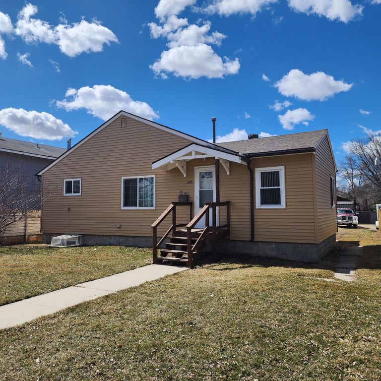 1205 N State St, Aberdeen, SD 57401 - See Est. Value, Schools & More