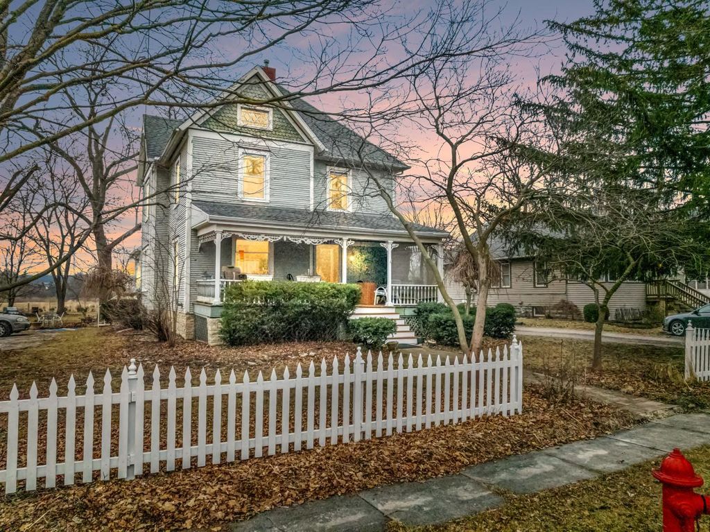 401 E Lincoln Ave, Onarga, IL 60955 - See Est. Value, Schools & More