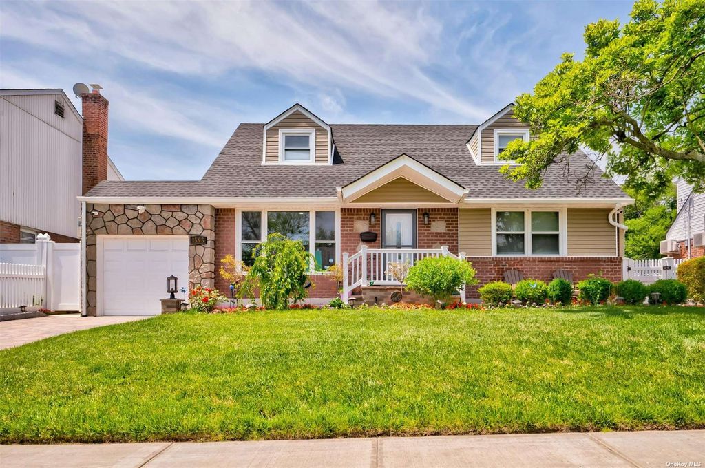 1595 Putney Road, Valley Stream, NY 11580 | Trulia