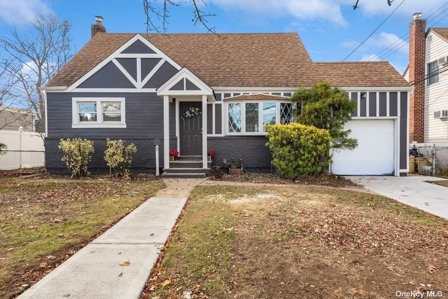 30 Cinque Drive, Farmingdale, NY 11735 - See Est. Value, Schools & More