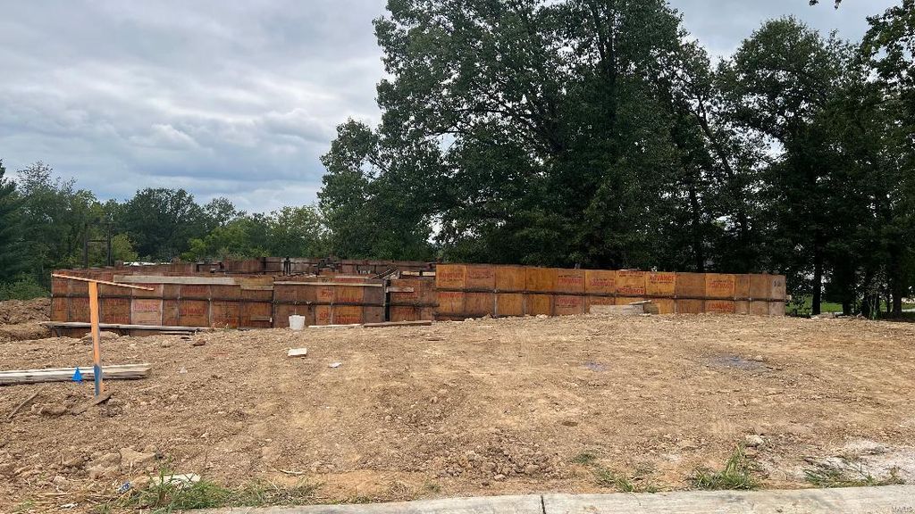 1517 Louisiana Dr, Herculaneum, MO 63048 | MLS# 24050562 | Trulia