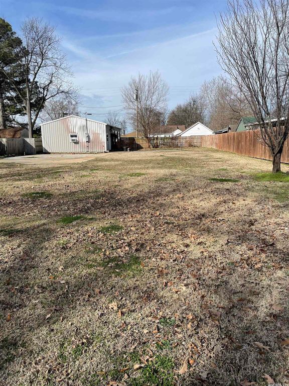 176 N Monroe Ave, Piggott, AR 72454 - See Est. Value, Schools & More