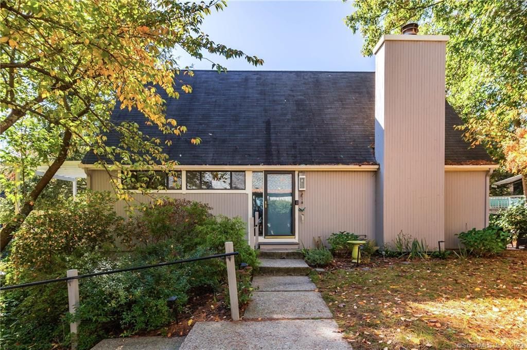 4 Laurel Lane #4, Avon, CT 06001 - See Est. Value, Schools & More