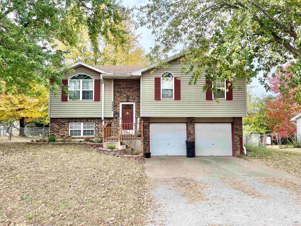 3902 S New York Ave, Sedalia, MO 65301 | Trulia