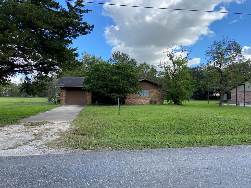2581 County Road 212, Bay City, TX 77414 - See Est. Value, Schools & More