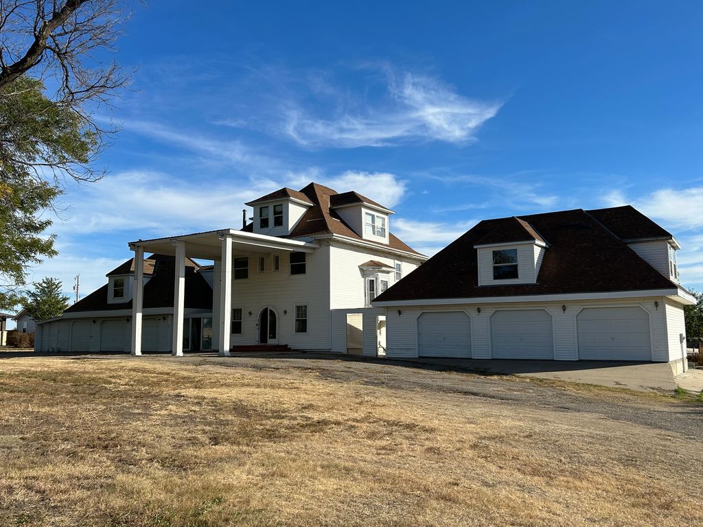 2390 E 27th St, Hays, KS 67601 | MLS# 11218439 | Trulia